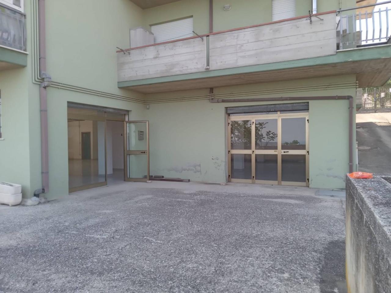 Locale commerciale in vendita a Colonnella
