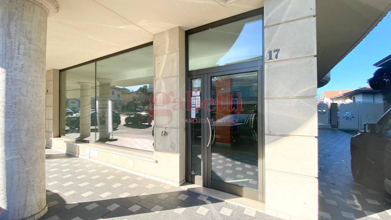 Negozio in vendita a Alba Adriatica
