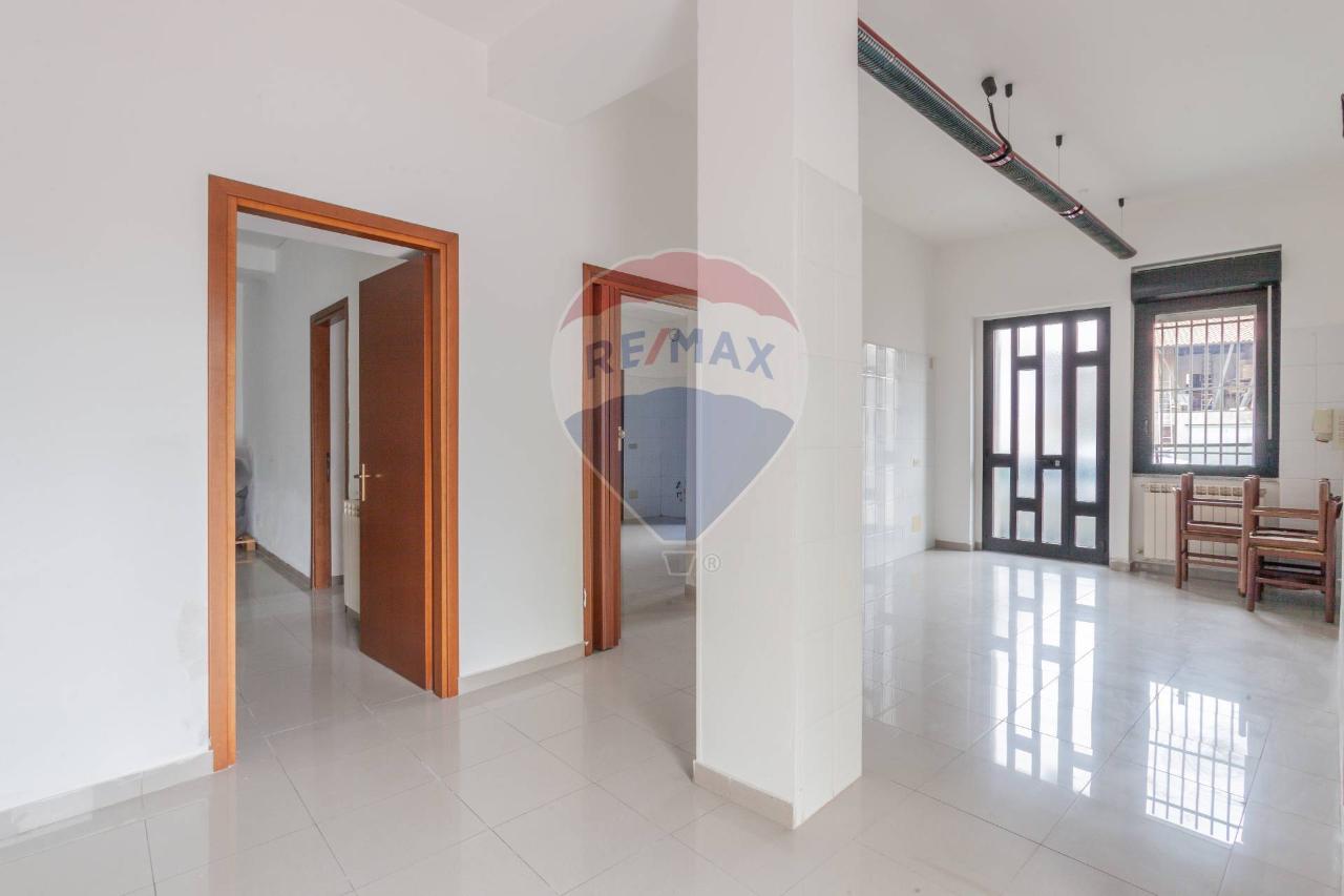 Negozio in affitto a Busto Garolfo