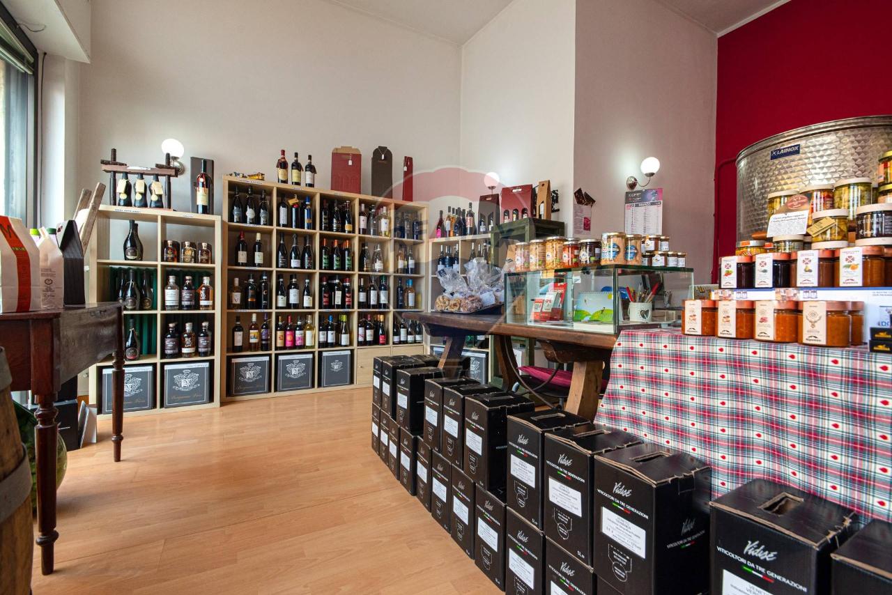 Esercizio commerciale in vendita a Rho