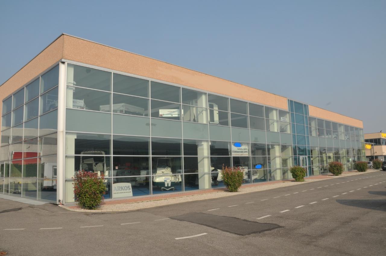 Capannone in vendita a Villafranca Di Verona