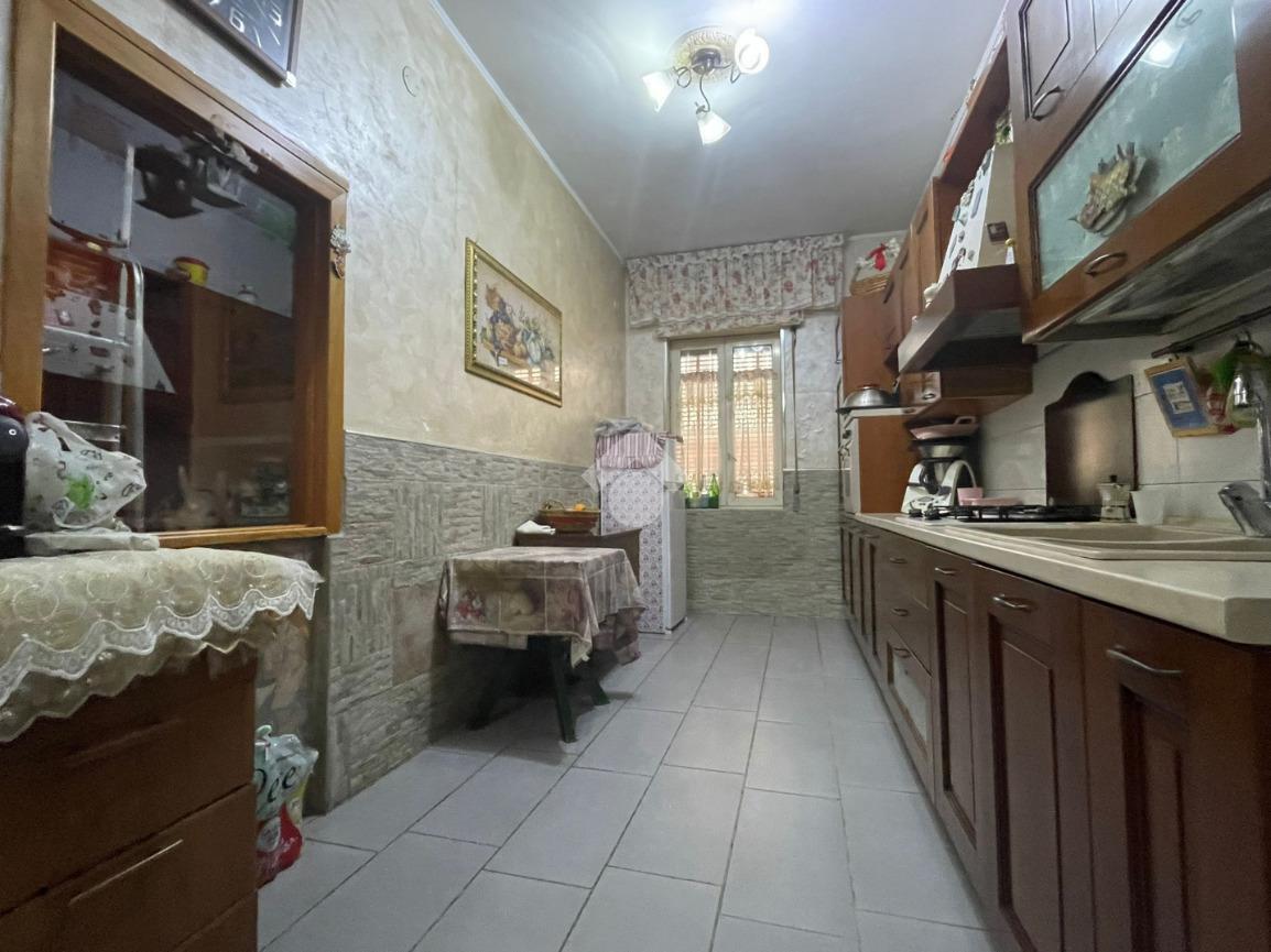 Bilocale in Via Ernesto Pascal, Napoli