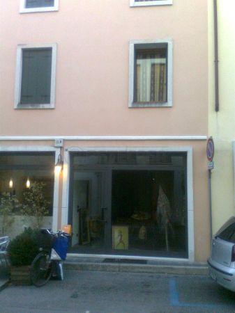 Palazzina commerciale in affitto a Bassano Del Grappa