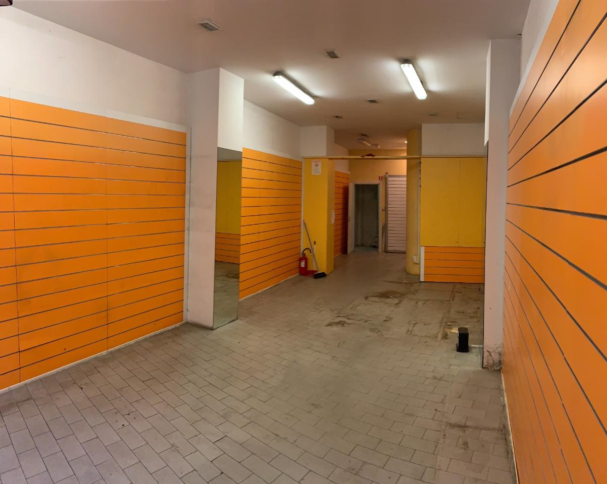 Locale commerciale in vendita a Pisa