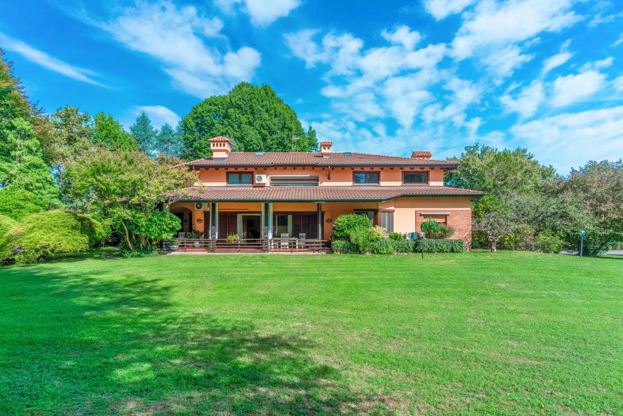 Villa in vendita a Dormelletto