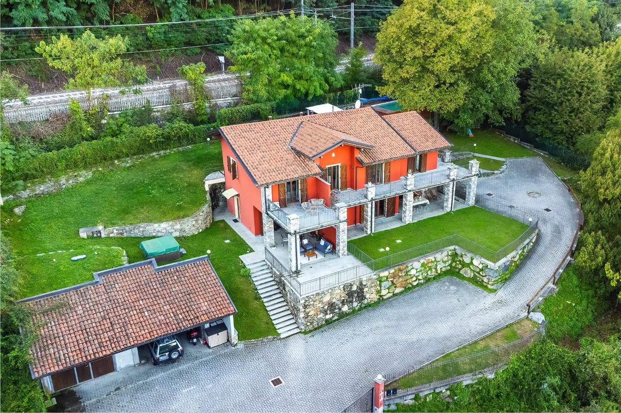 Villa bifamiliare in vendita a Stresa