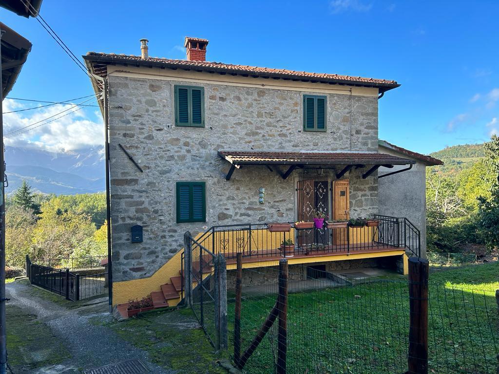 Casa indipendente in vendita a Piazza Al Serchio