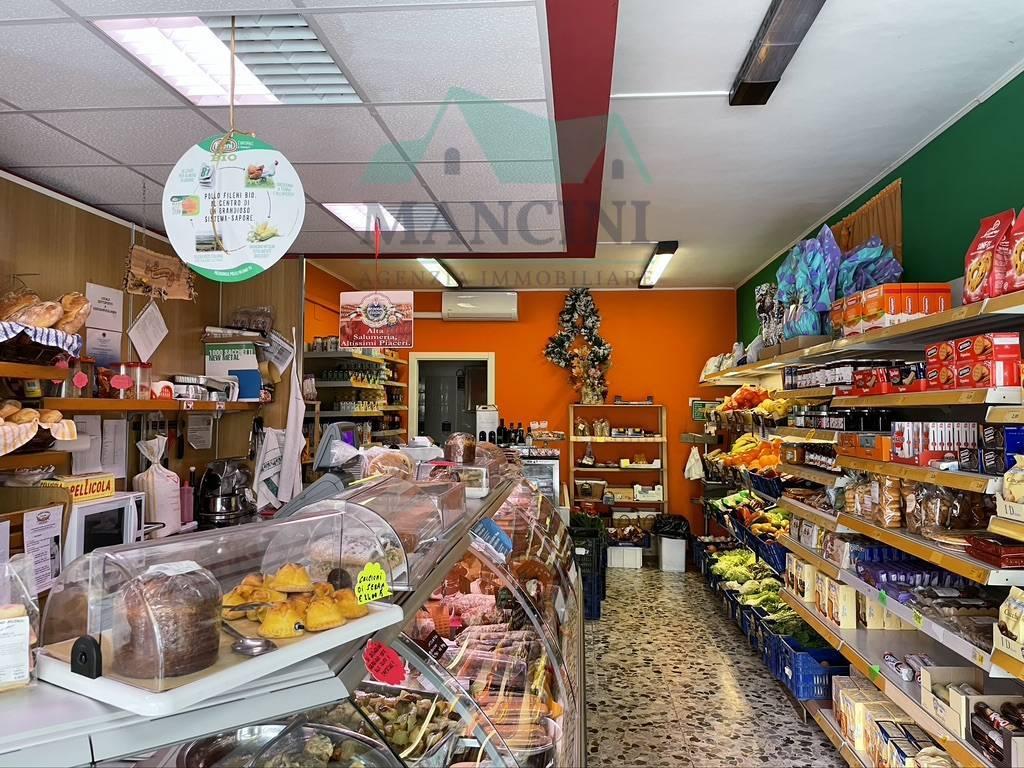 Esercizio commerciale in vendita a Rosora