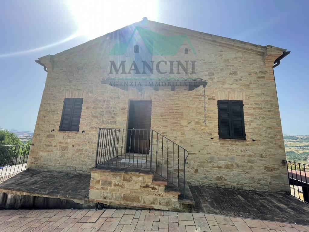 Casa indipendente in affitto a Cupramontana