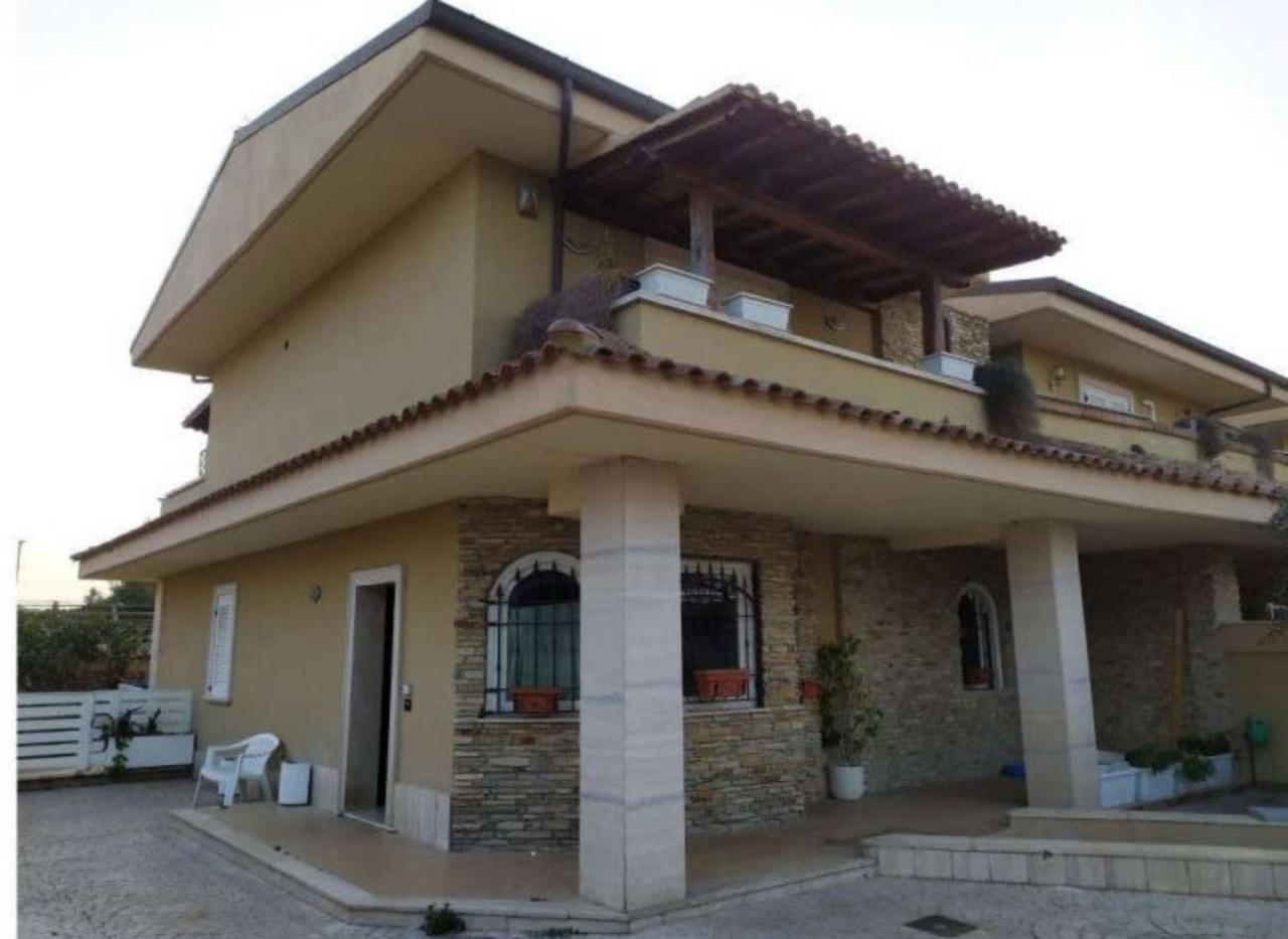 Villa a schiera in vendita a Pomezia