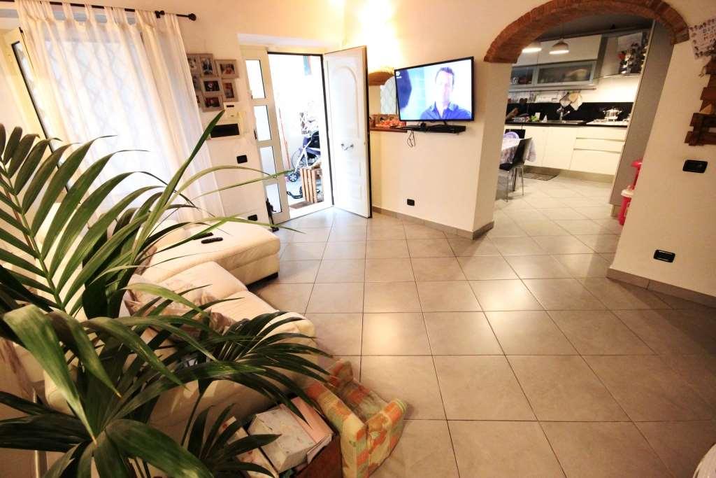 Appartamento in vendita a Montignoso