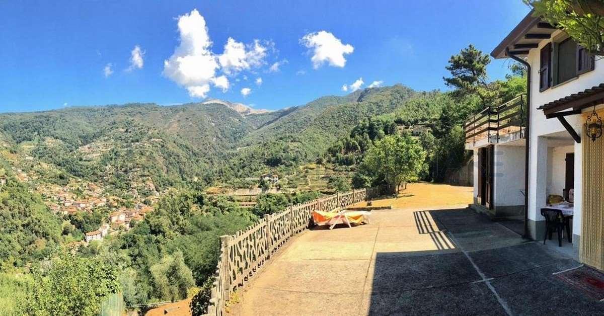 Villa bifamiliare in vendita a Montignoso