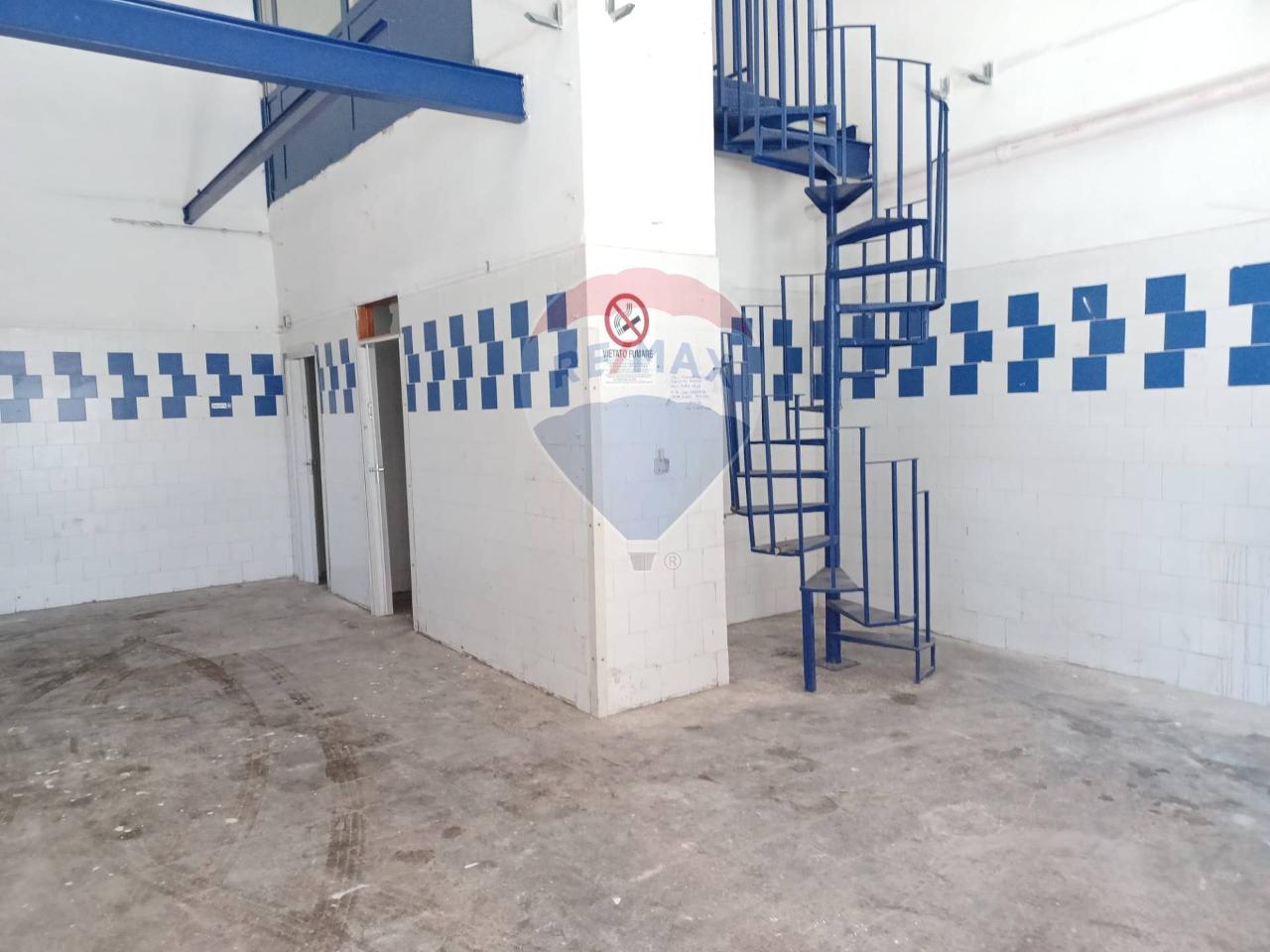 Negozio in vendita a Napoli