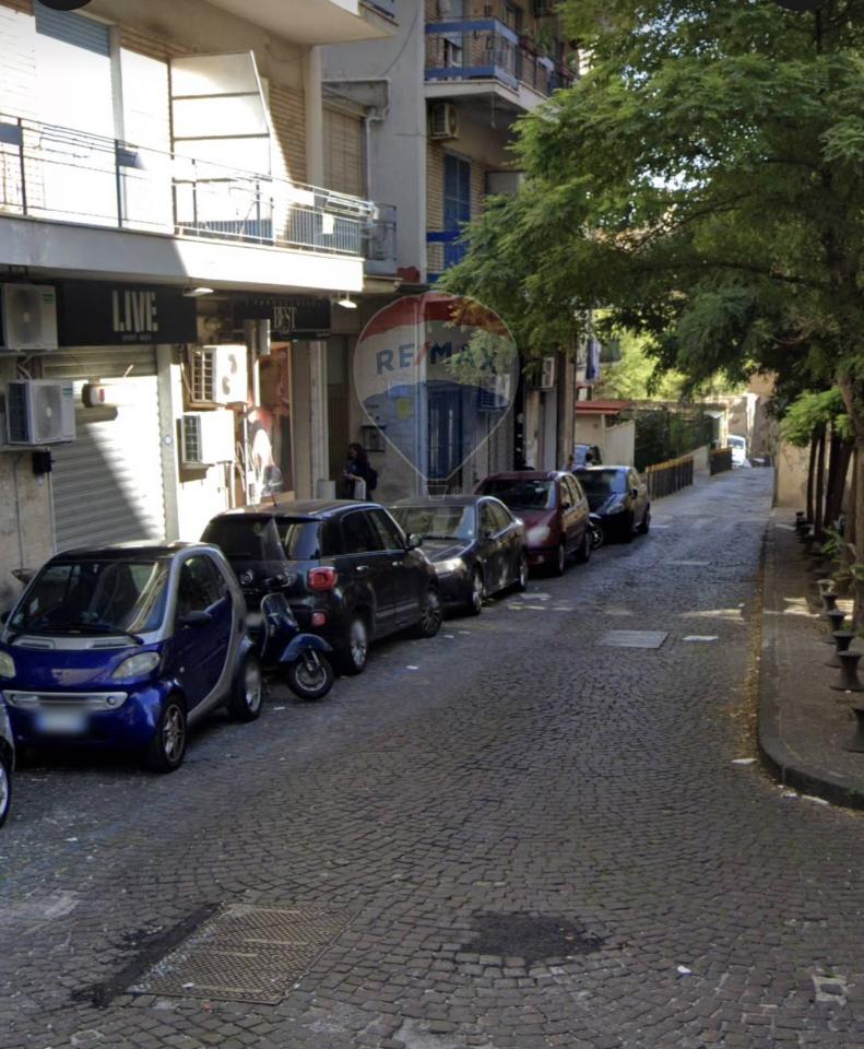 Magazzino in vendita a Napoli