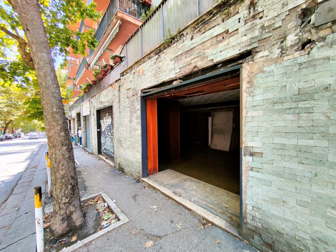 Negozio in affitto a Napoli