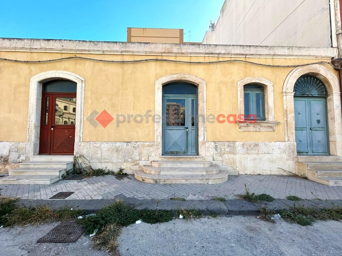 Magazzino in vendita a Siracusa