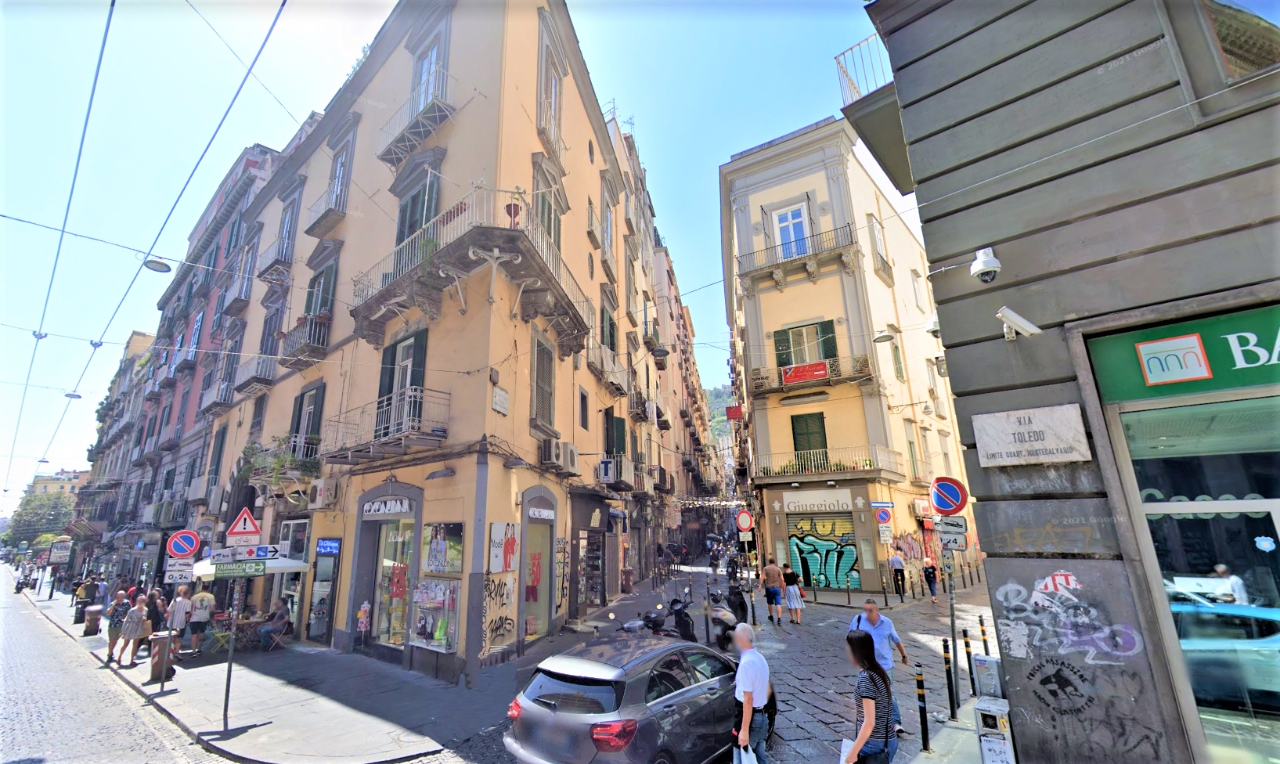 Negozio in vendita a Napoli