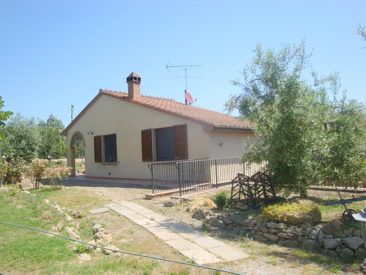 Terreno con rustico in vendita a Casale Marittimo