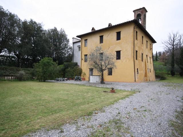 Terreno con rustico in vendita a Capannori