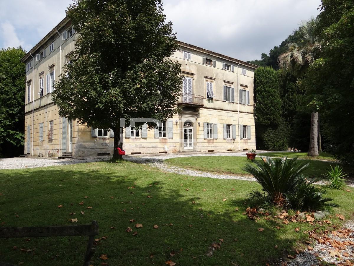 Villa in vendita a Lucca