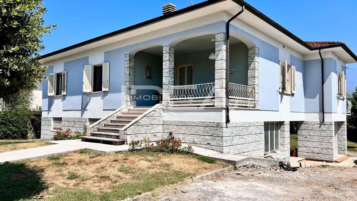 Villa in vendita a Lucca