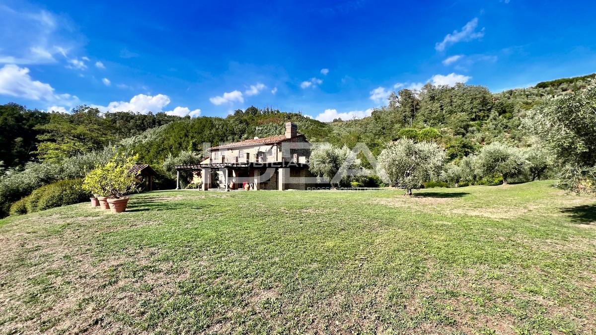 Terreno con rustico in vendita a Montecatini Terme