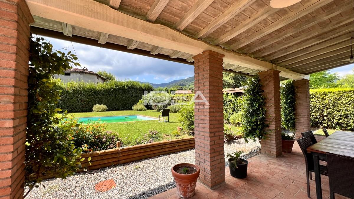 Terreno con rustico in vendita a Capannori