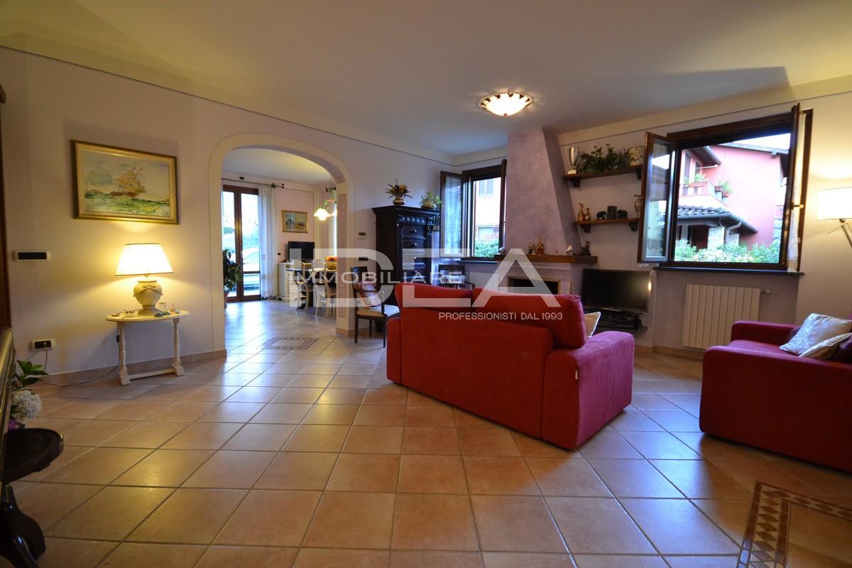 Villa plurifamiliare in vendita a Capannori