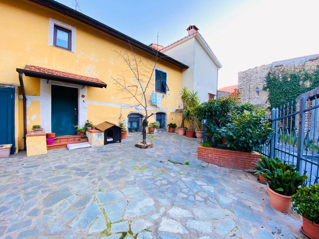 Casa indipendente in vendita a Diano Arentino