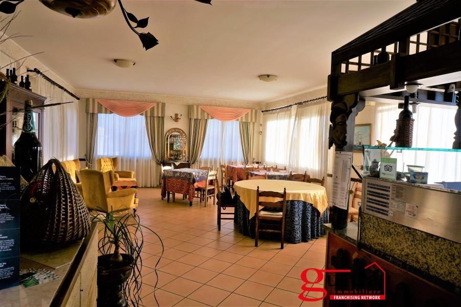 Esercizio commerciale in vendita a Ugento