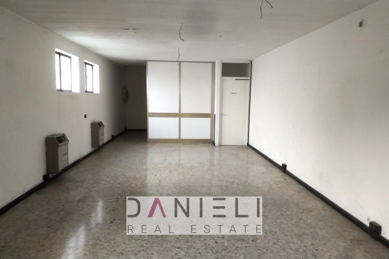 Esercizio commerciale in affitto a Montecchio Maggiore