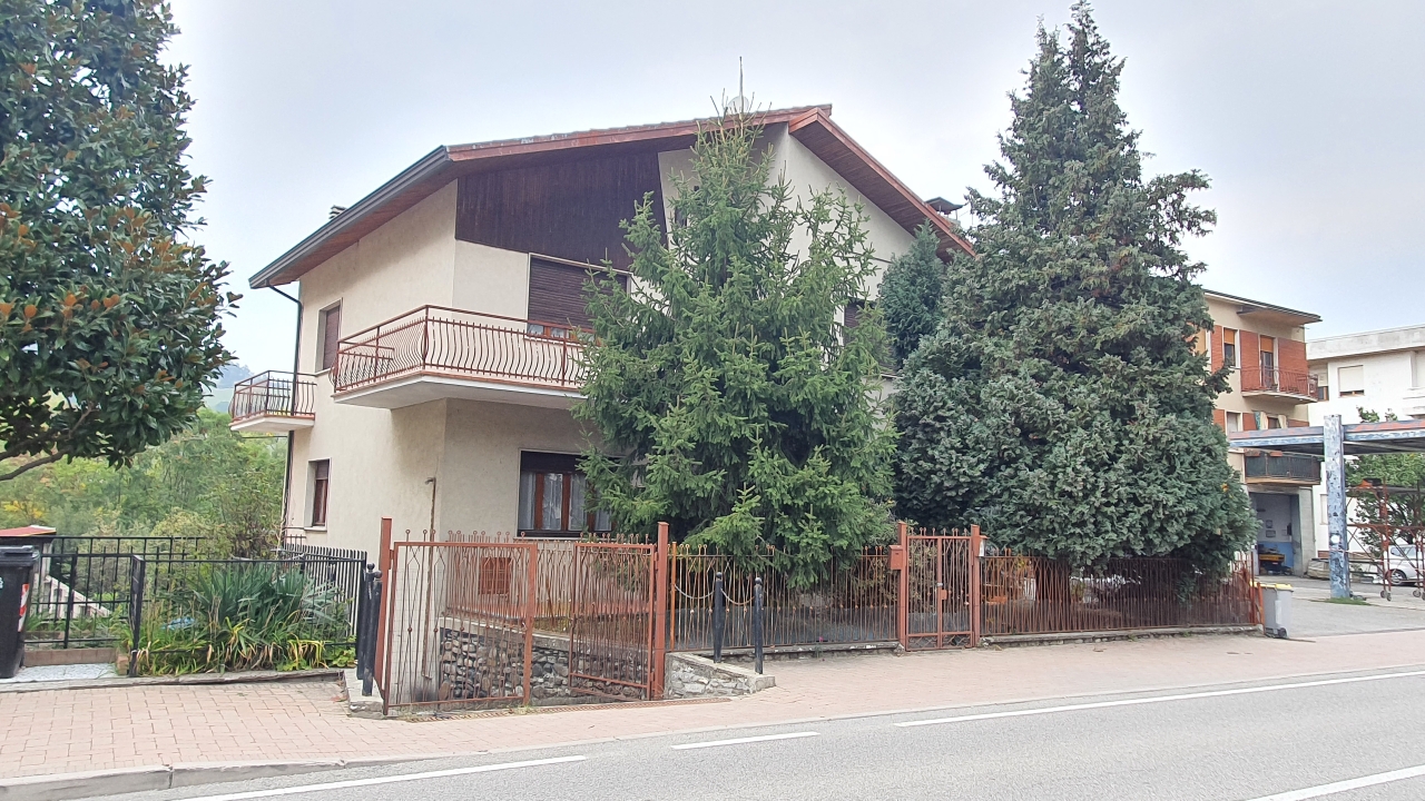 Casa indipendente in vendita a Bettola