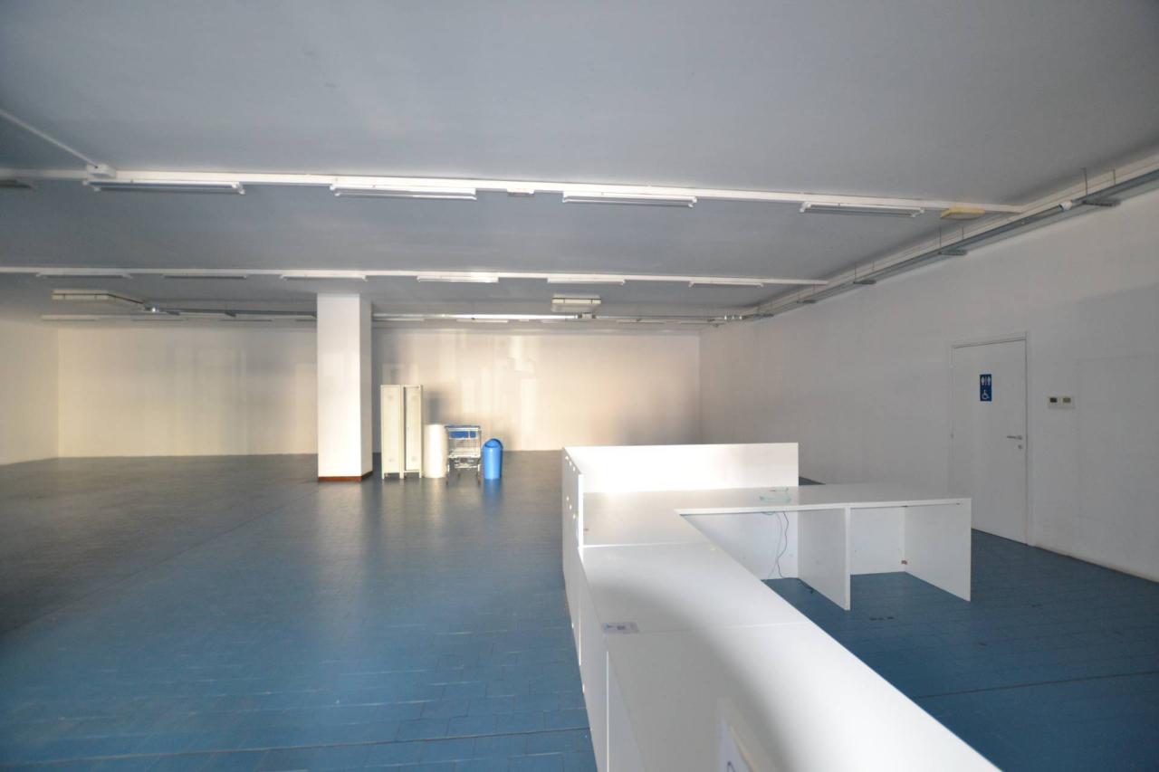 Negozio in affitto a Padova