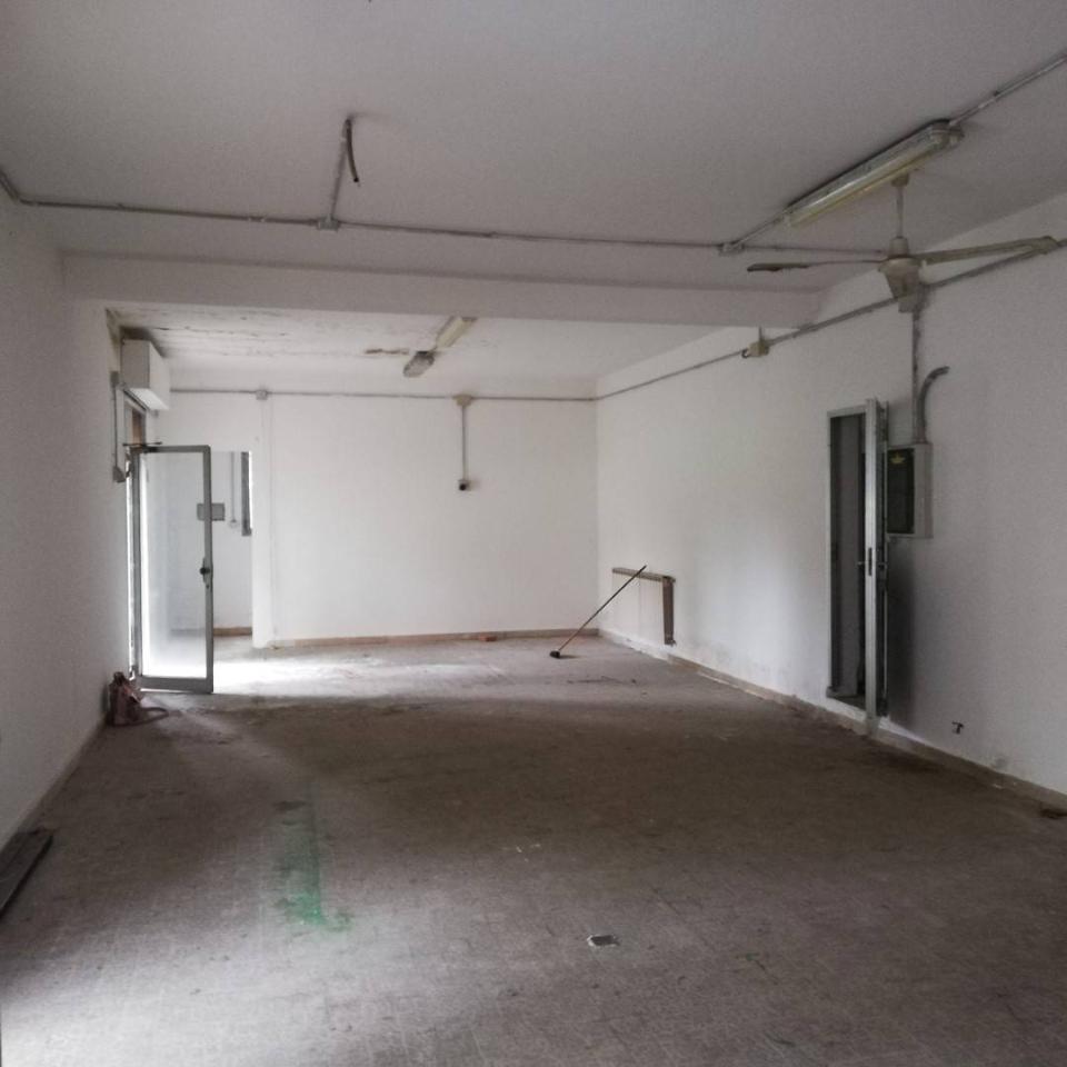 Negozio in vendita a Modena