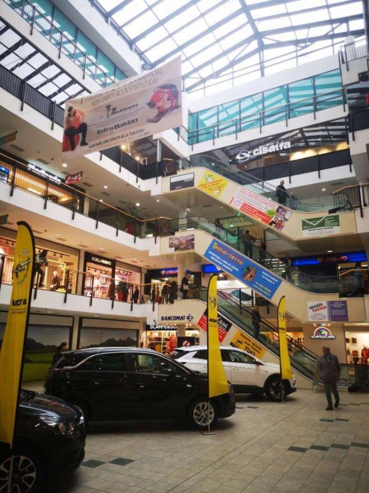 Negozio in vendita a Varese