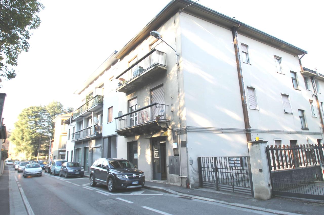 Negozio in vendita a Cantu'