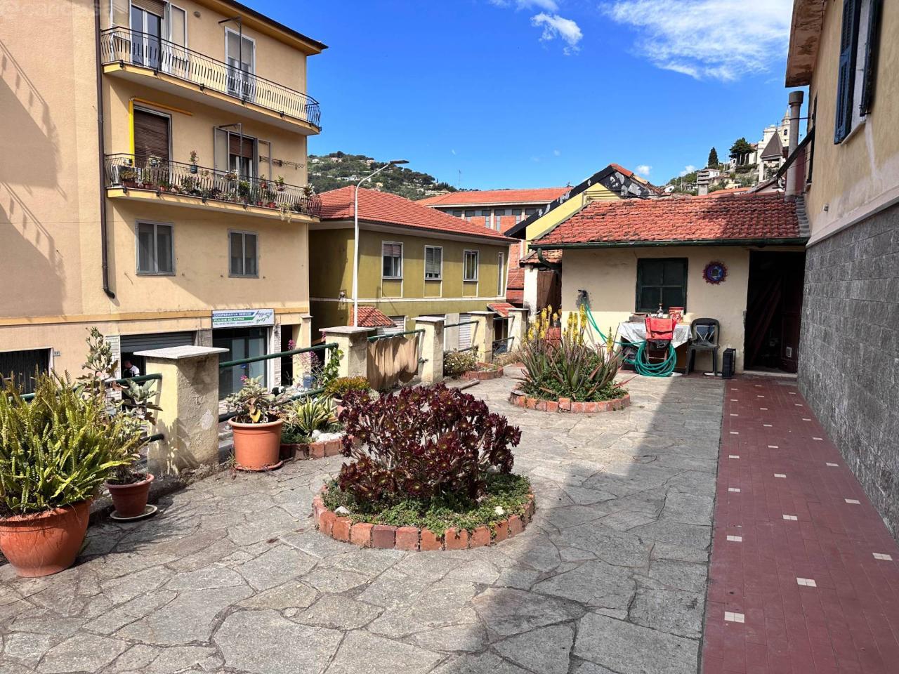 Casa indipendente in vendita a Imperia