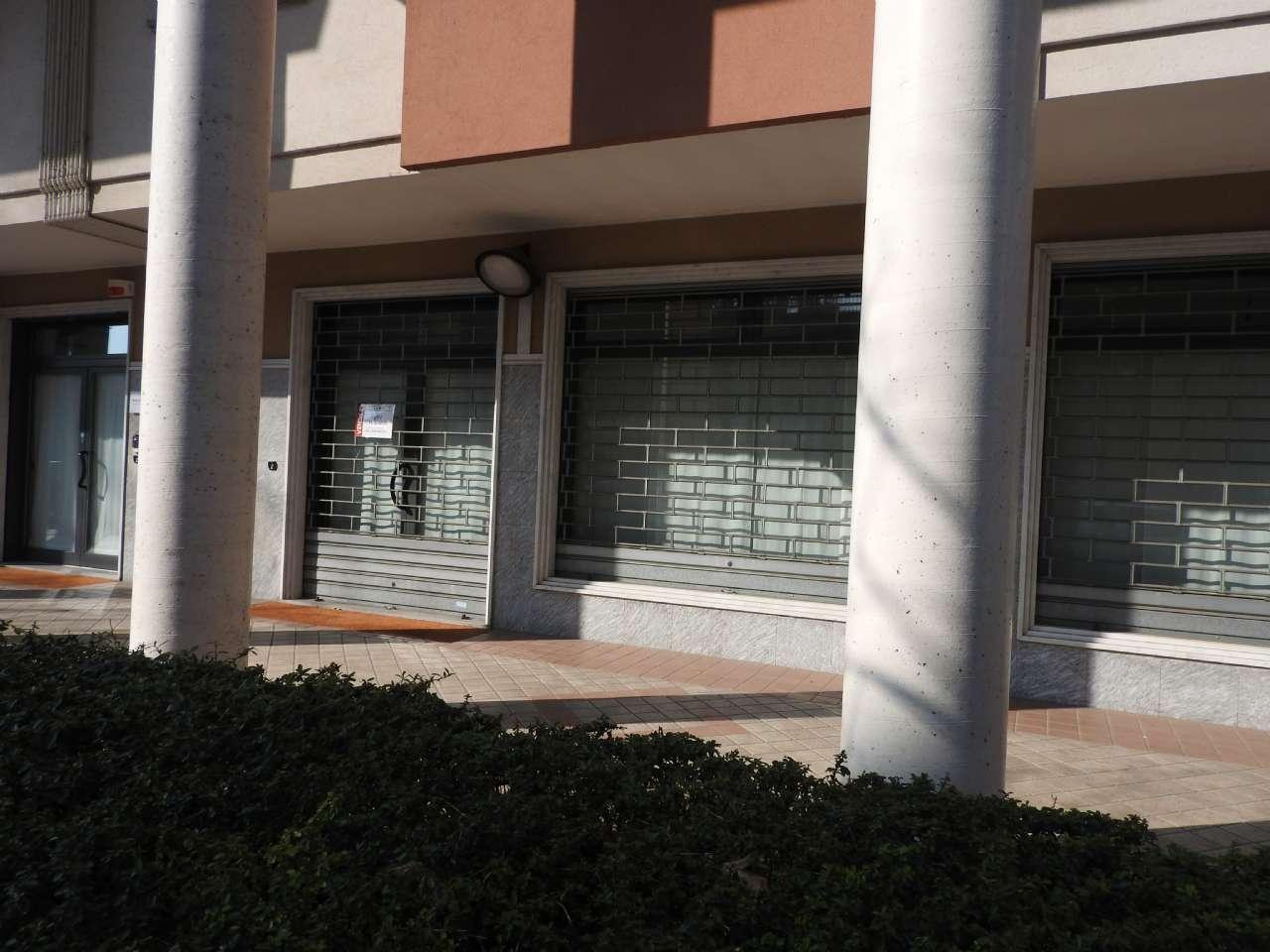 Negozio in vendita a Osnago