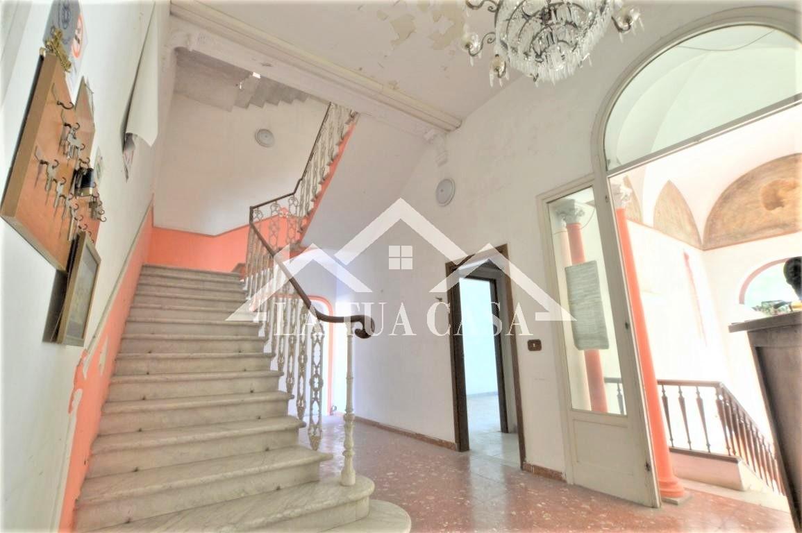 Hotel in vendita a Viareggio