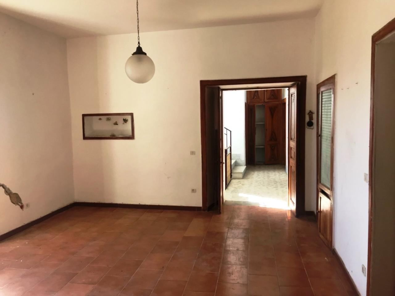 Palazzo in vendita a Stella Cilento