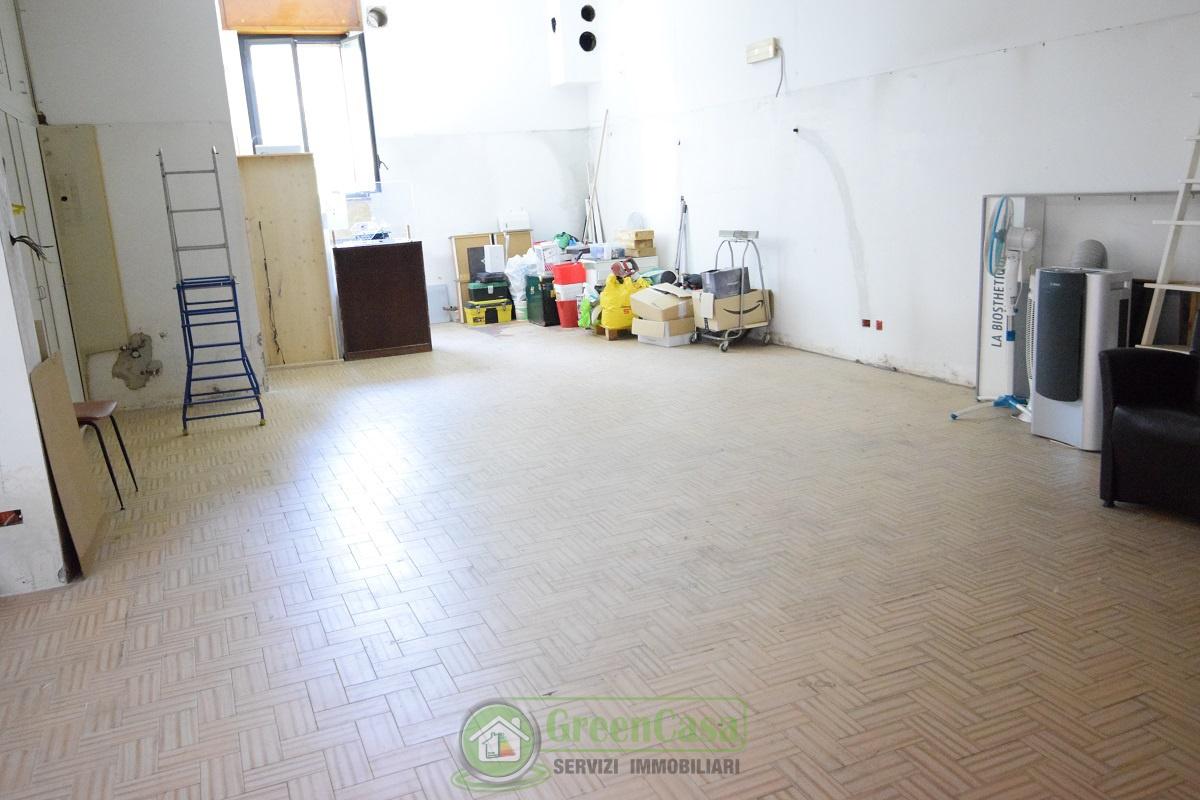 Negozio in vendita a Burago Di Molgora