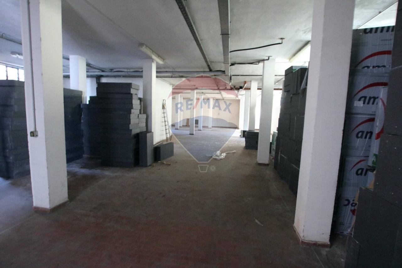 Magazzino in vendita a Garbagnate Milanese