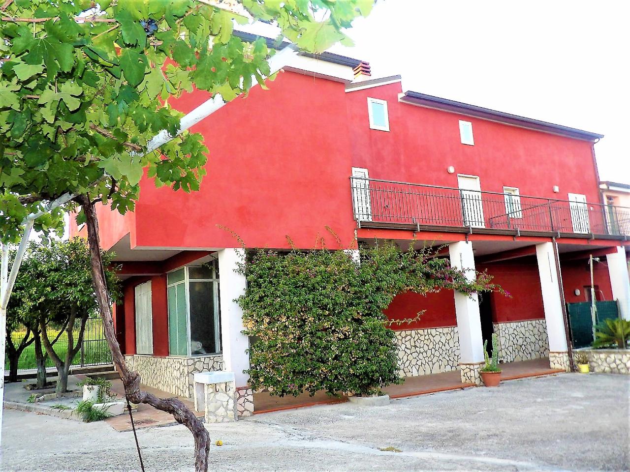 Villa bifamiliare in vendita a Santi Cosma E Damiano
