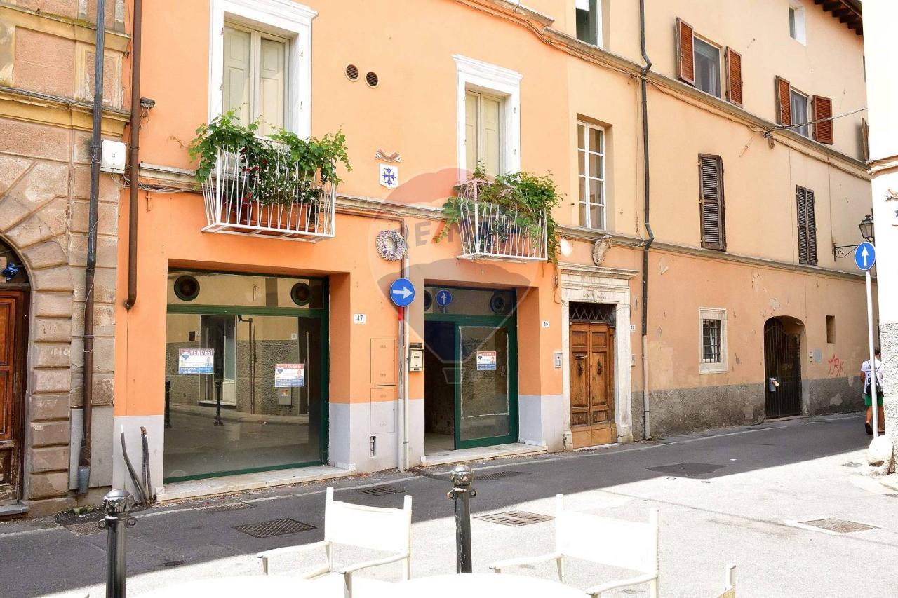 Negozio in vendita a Camaiore