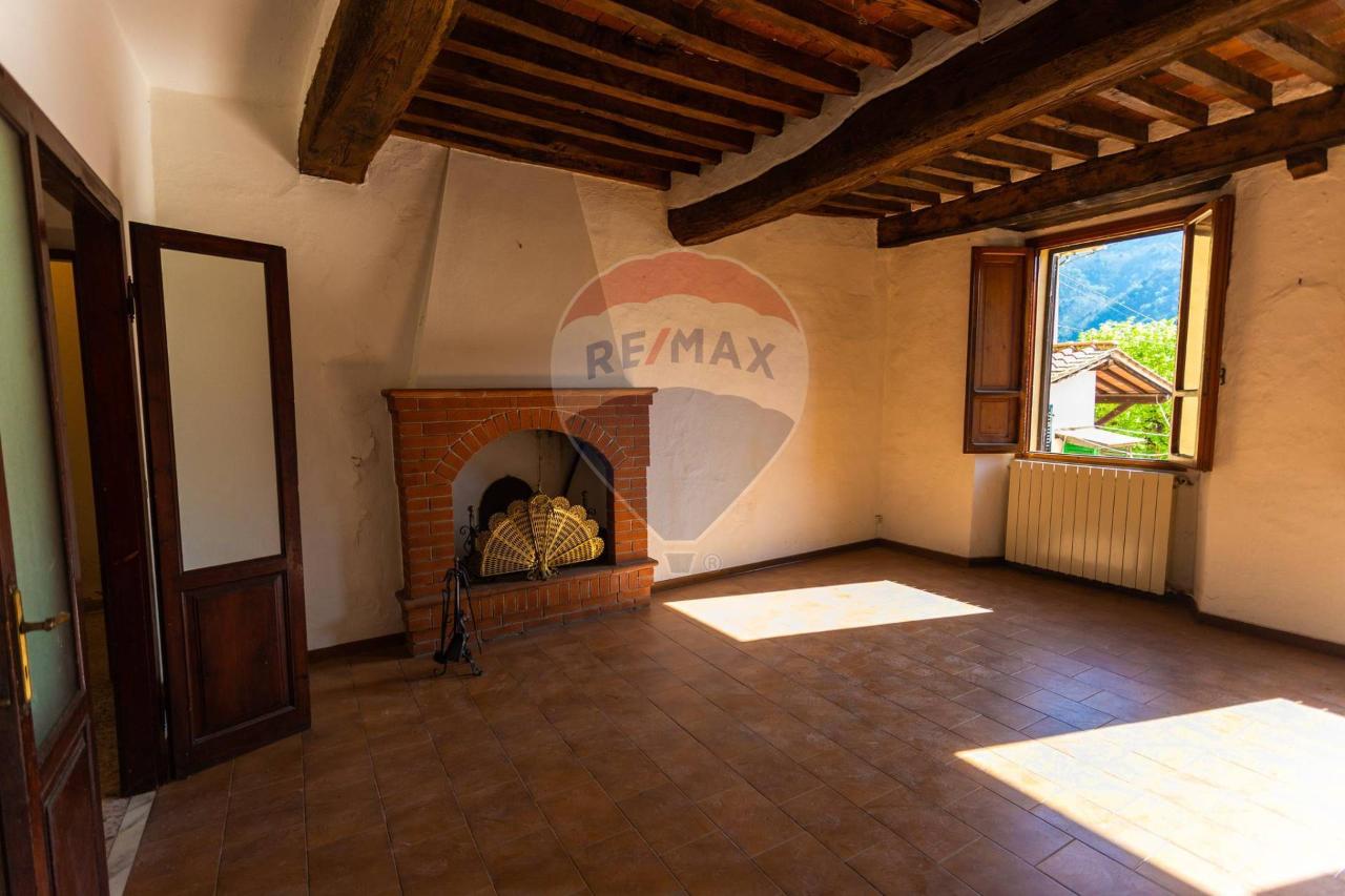 Casa indipendente in vendita a Villa Basilica