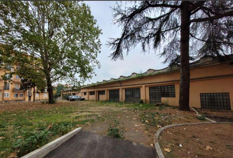 Locale commerciale in vendita a Pavia