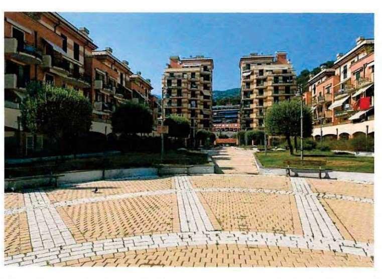 Palazzina commerciale in vendita a Varazze