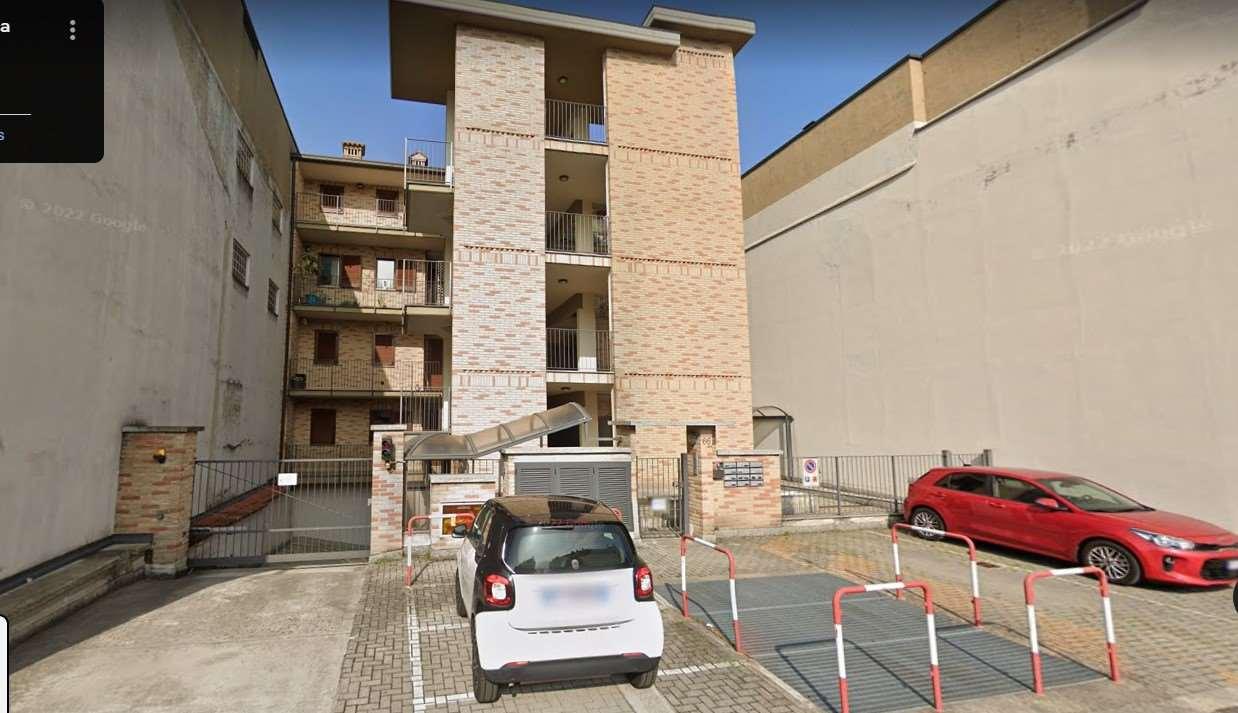 Locale commerciale in vendita a Seregno