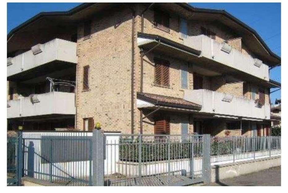 Locale commerciale in vendita a Seveso