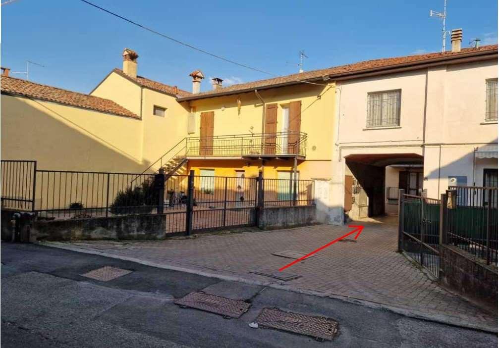 Locale commerciale in vendita a Castiglione D'Adda